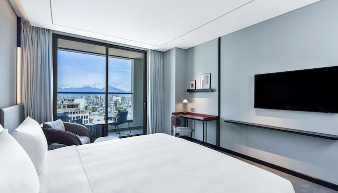 Inspiring rooms and suites with a modern twist | Radisson RED Danang