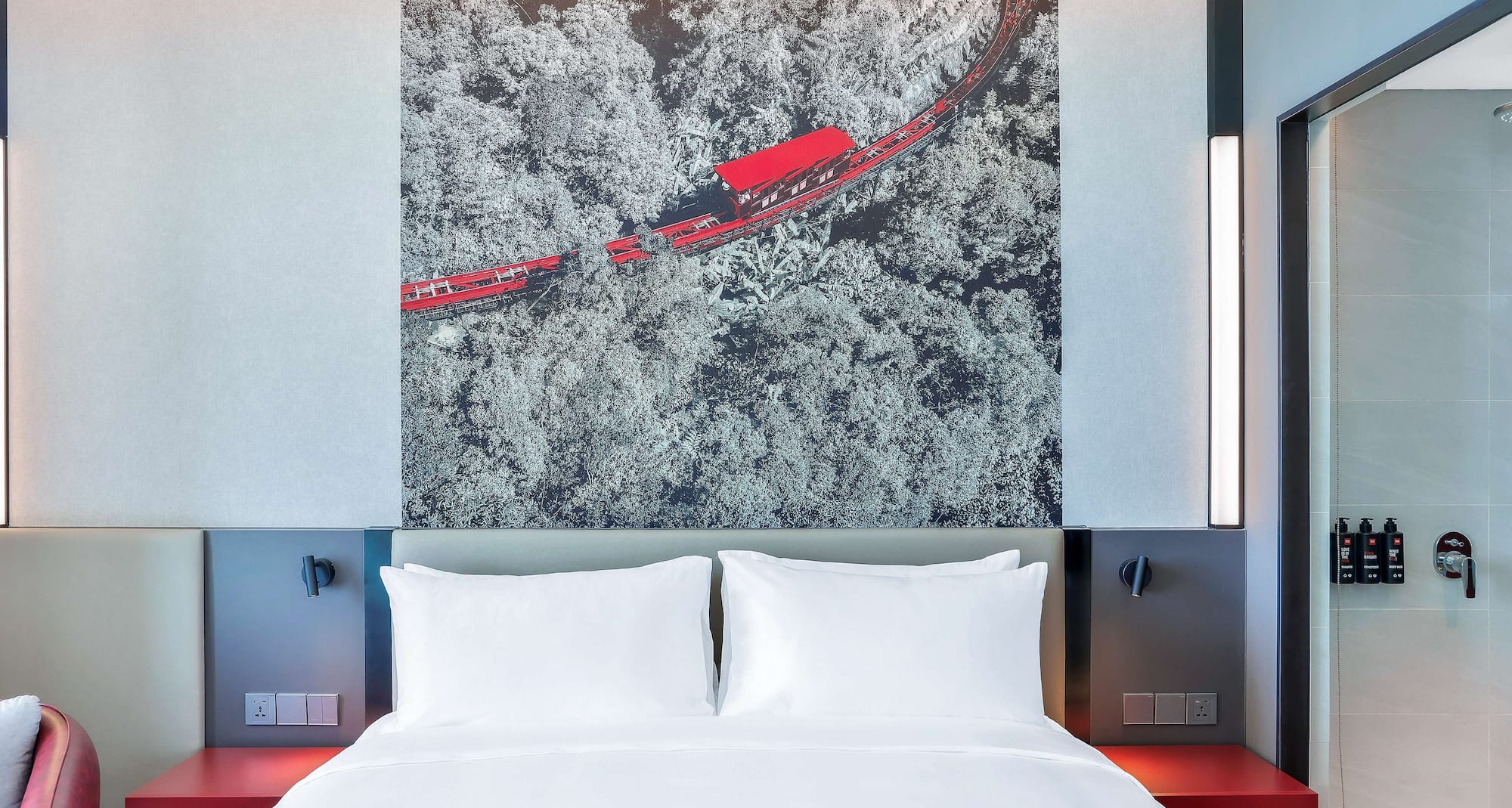 Inspiring rooms and suites with a modern twist | Radisson RED Danang