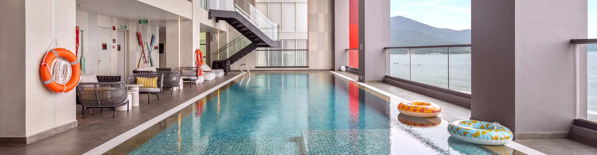 SWIM restaurant and bar | Radisson RED Danang