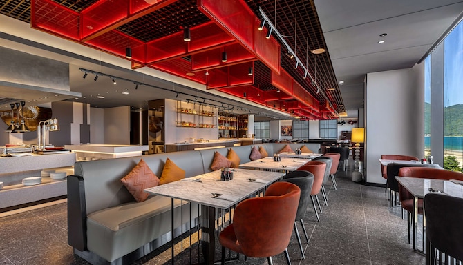 Discover our all-day dining and rooftop bar | Radisson RED Danang