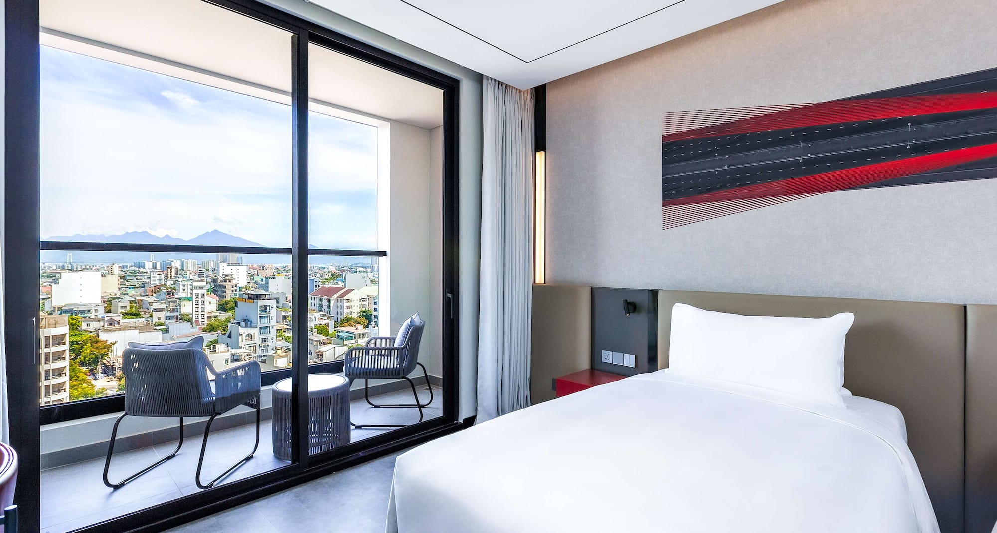 Inspiring rooms and suites with a modern twist | Radisson RED Danang