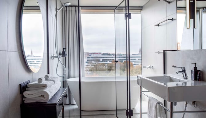 Inspiring rooms and suites with memorable amenities | Radisson Hotels