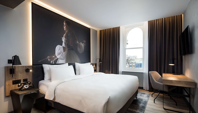 Feel the RED vibes in dynamic Liverpool | Radisson RED Liverpool