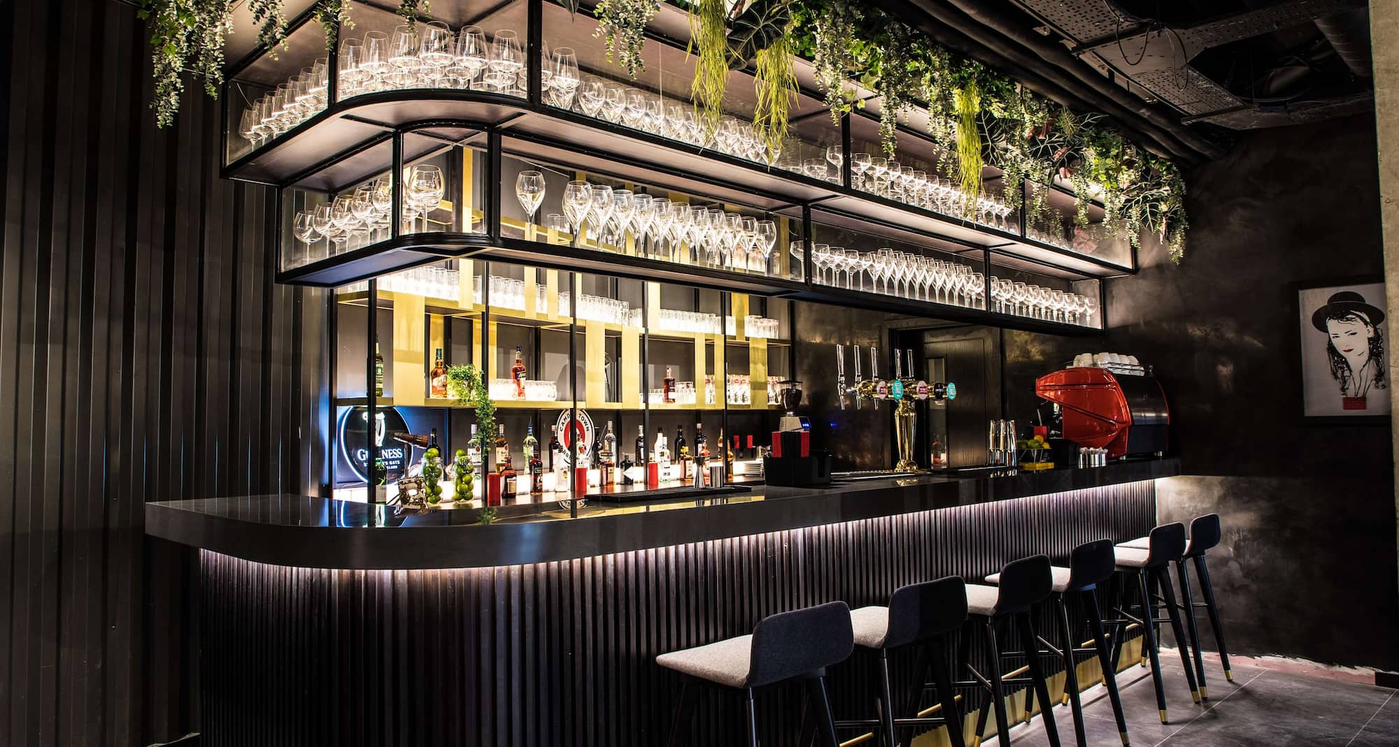 Dine in style in vibrant London Greenwich | Radisson RED