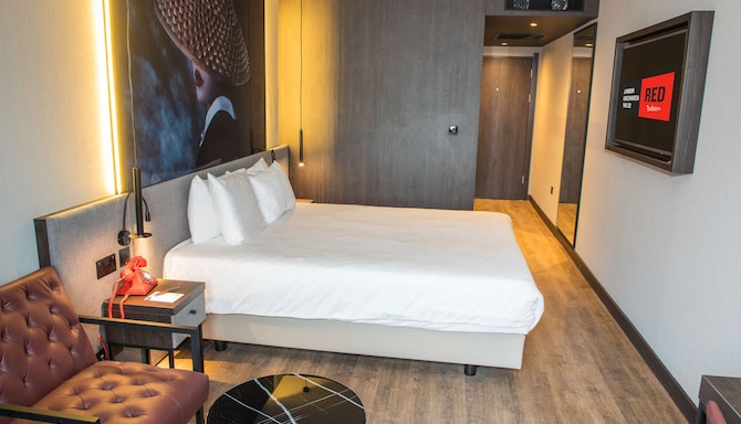 Sleep well in our modern and comfortable Greenwich London hotel rooms ...