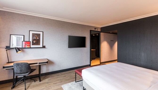 Hotel near London Heathrow Airport | Radisson RED