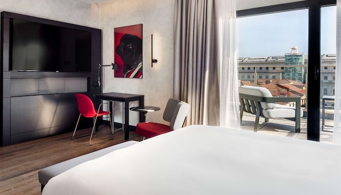 Stay in Madrid: Hotel rooms in city center | Radisson RED Madrid