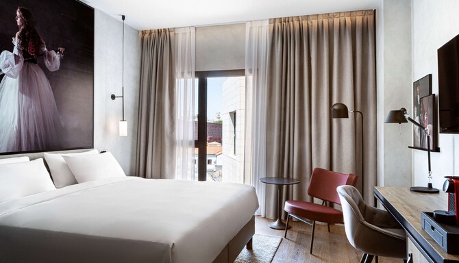 Comfortable rooms in Madrid city center | Radisson RED Madrid