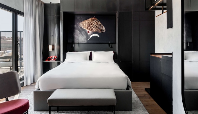 Comfortable rooms in Madrid city center | Radisson RED Madrid