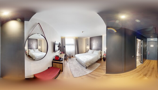 Stay in Madrid: Hotel rooms in city center | Radisson RED Madrid