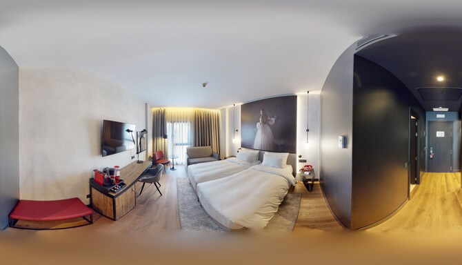 Stay in Madrid: Hotel rooms in city center | Radisson RED Madrid