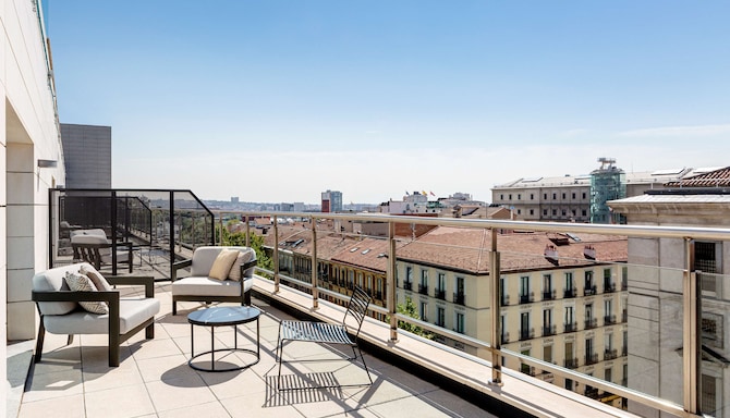 Comfortable rooms in Madrid city center | Radisson RED Madrid