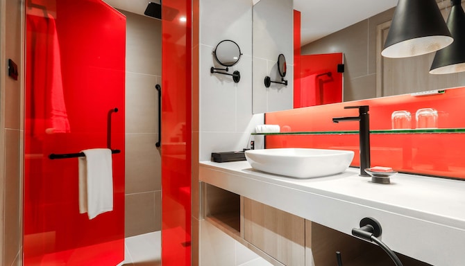 Vibrant rooms and suites | Radisson RED Phuket Patong Beach