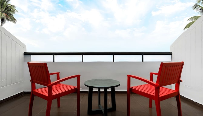 Vibrant rooms and suites | Radisson RED Phuket Patong Beach