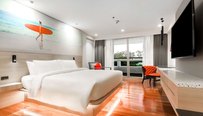 Яркие номера и люксы | Radisson RED Phuket Patong Beach