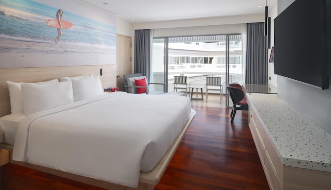 Яркие номера и люксы | Radisson RED Phuket Patong Beach