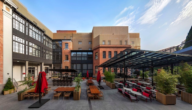 Restaurant, café, and bar in Tbilisi | Radisson RED Tbilisi