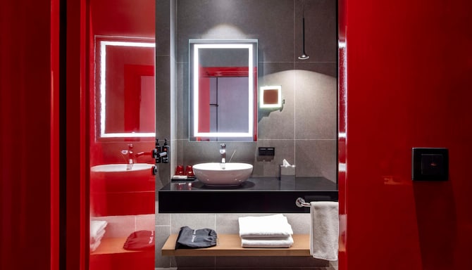 Hotel rooms and suites in Tbilisi Old Town | Radisson RED Tbilisi