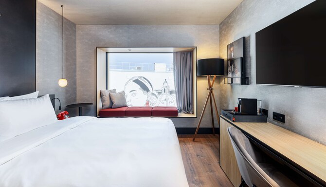 Stay at the Radisson RED Vienna near Schottenring | Radisson Hotels