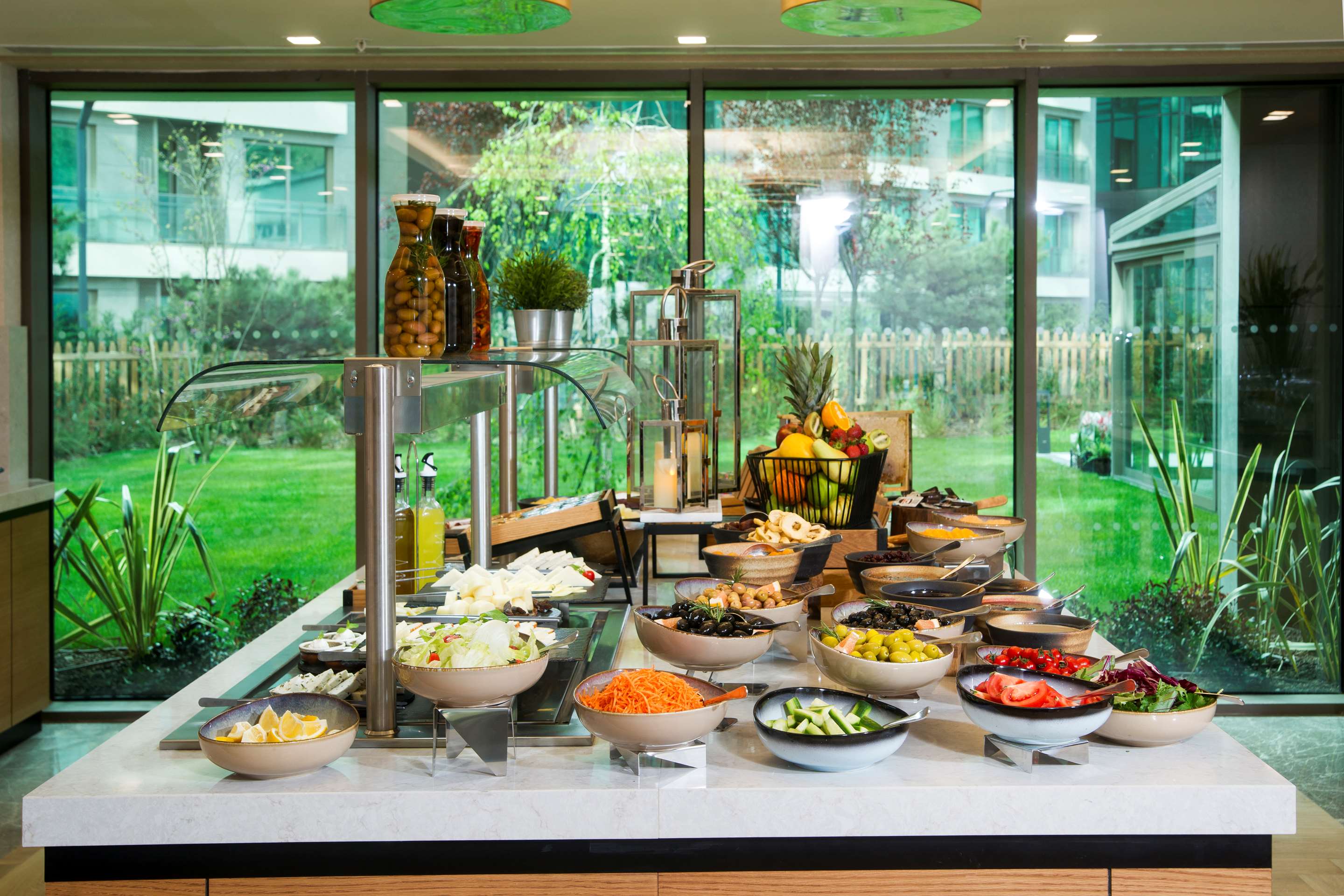 Enjoy local and international cuisines in Istanbul | Radisson Hotels