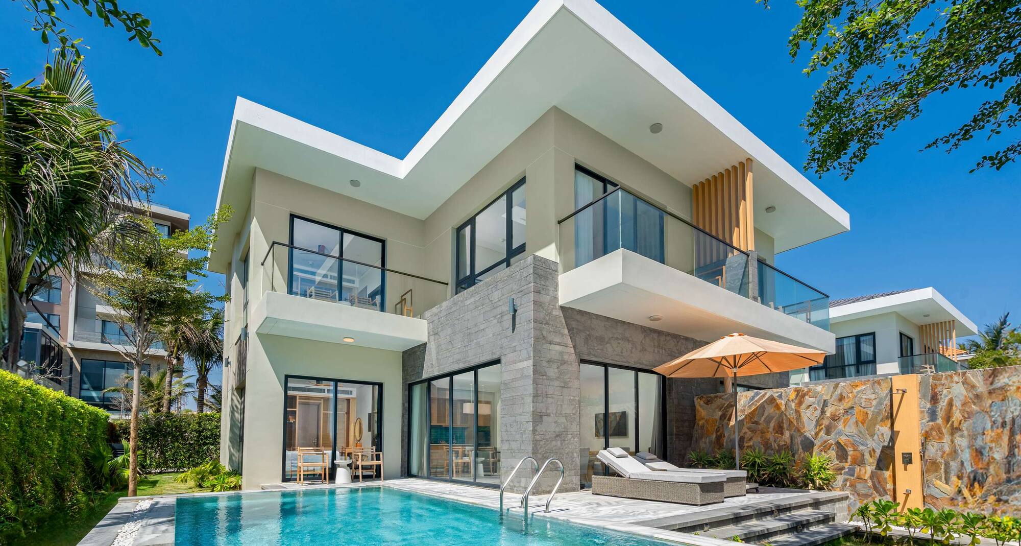 Stylish rooms and beachfront villas in Mui Ne | Radisson Resort Mui Ne