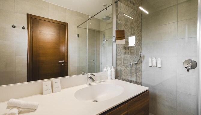 Modern rooms on the Adriatic coast | Radisson Resort Ruza Vjetrova