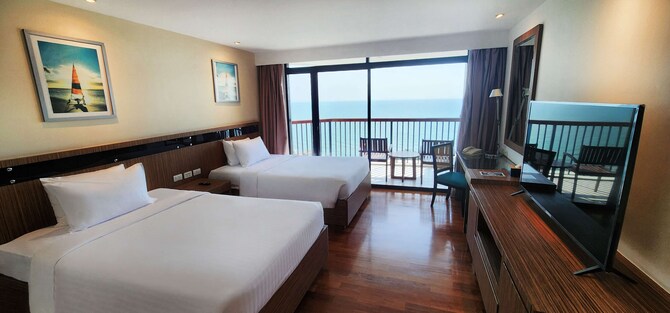 Stylish and comfortable rooms with ocean views | Radisson Hotels