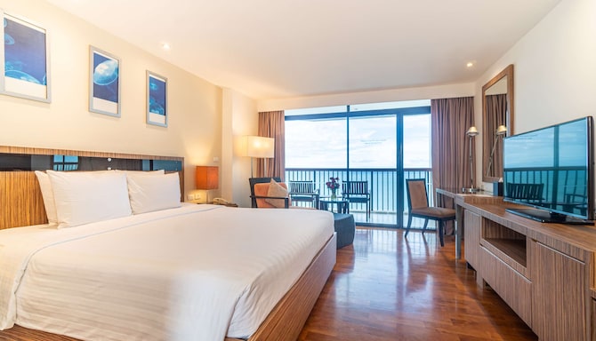 Stylish and comfortable rooms with ocean views | Radisson Hotels