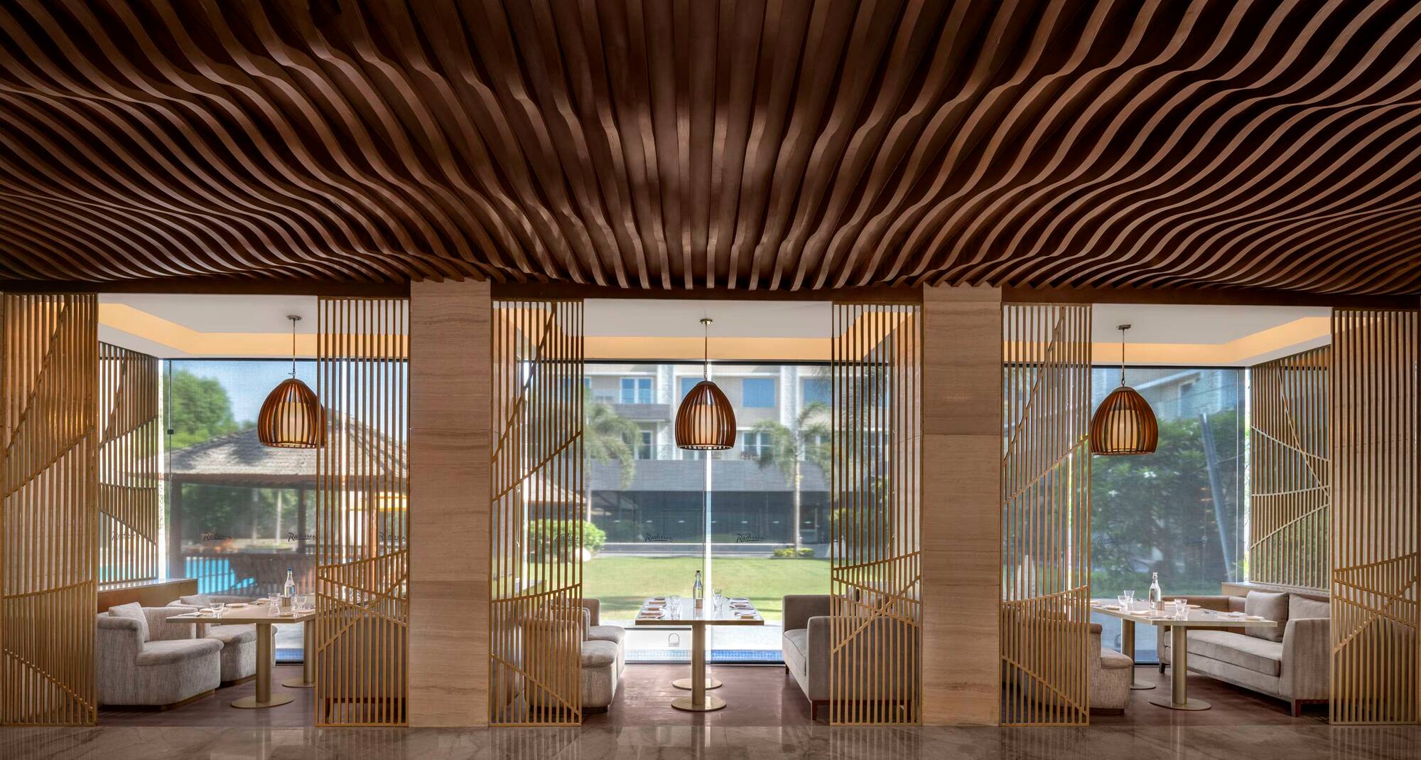 ガンジーダム近郊のレストランにお越しください | Radisson Resort & Spa Kandla