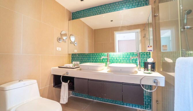 Modern suites in luscious Phuket | Radisson Resort & Suites Phuket