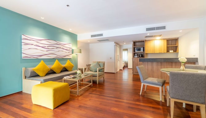 Modern suites in luscious Phuket | Radisson Resort & Suites Phuket