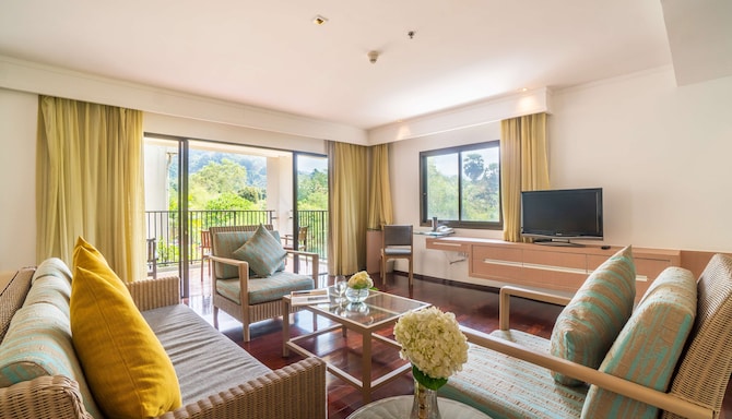 Modern suites in luscious Phuket | Radisson Resort & Suites Phuket