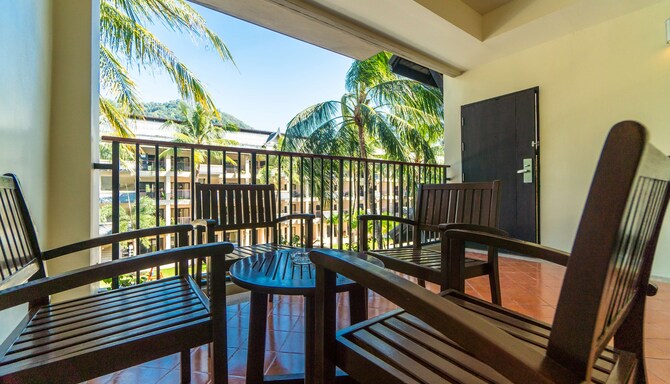 Modern suites in luscious Phuket | Radisson Resort & Suites Phuket