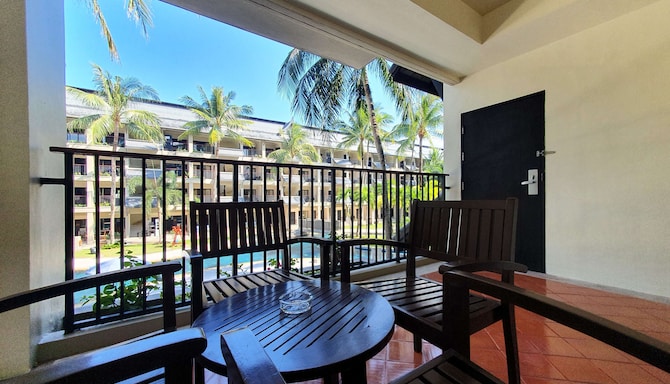 Modern suites in luscious Phuket | Radisson Resort & Suites Phuket