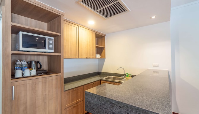 Modern suites in luscious Phuket | Radisson Resort & Suites Phuket