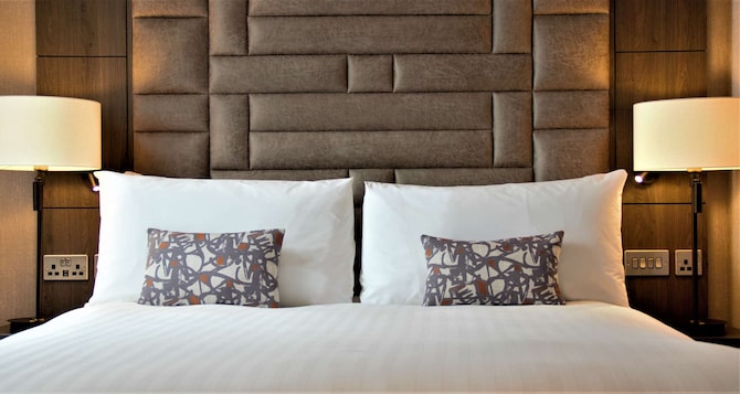 Stay in our bright rooms in Inverness City Center | Radisson Hotels