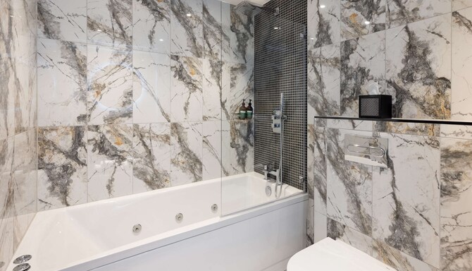 Stay in our bright rooms in Inverness City Center | Radisson Hotels