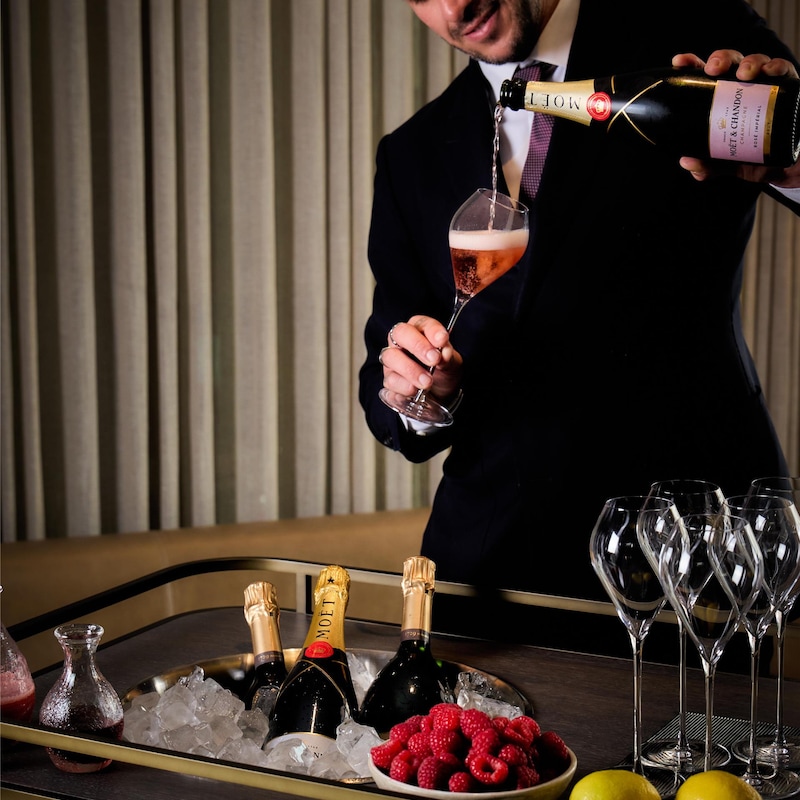 Sip Drinks in Our May Fair Cocktail Bar - Book Now | Radisson Collection