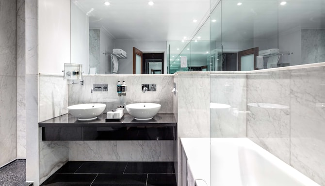 Luxury Suites London | Mayfair Hotel London Radisson Collection