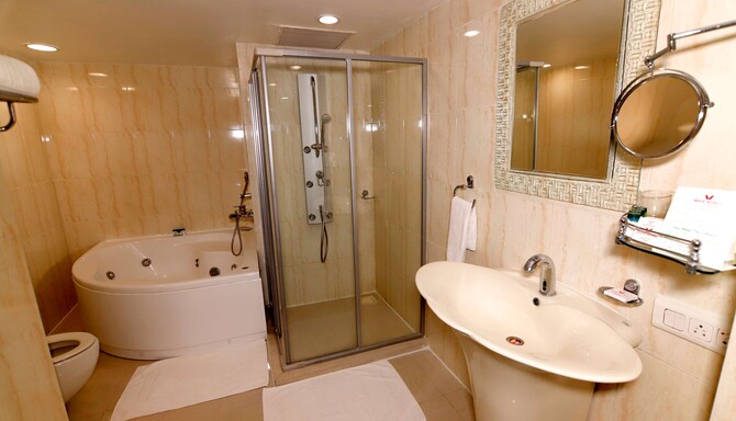 Hotel rooms & suites in Katra | Radisson Hotels